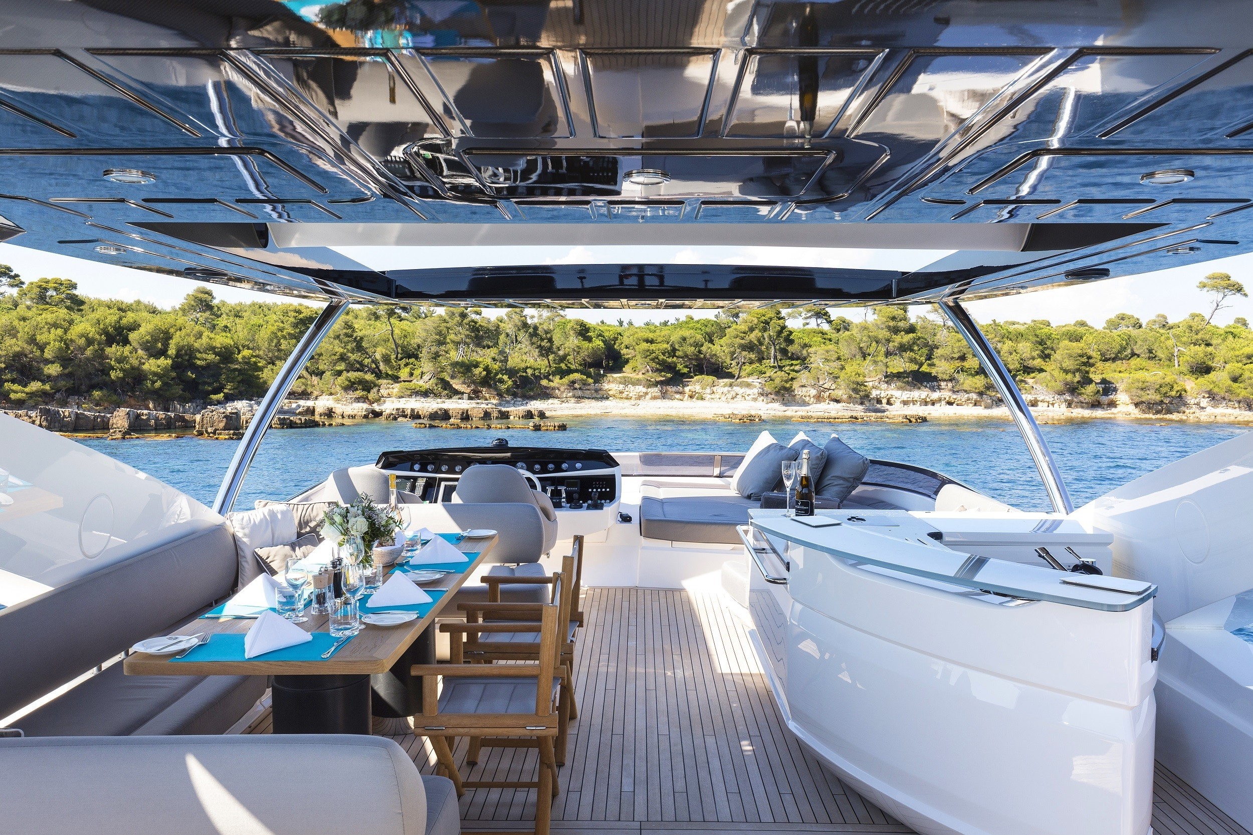 Yacht Spontaneous, a Sunseeker 28 Metre Superyacht | CHARTERWORLD ...